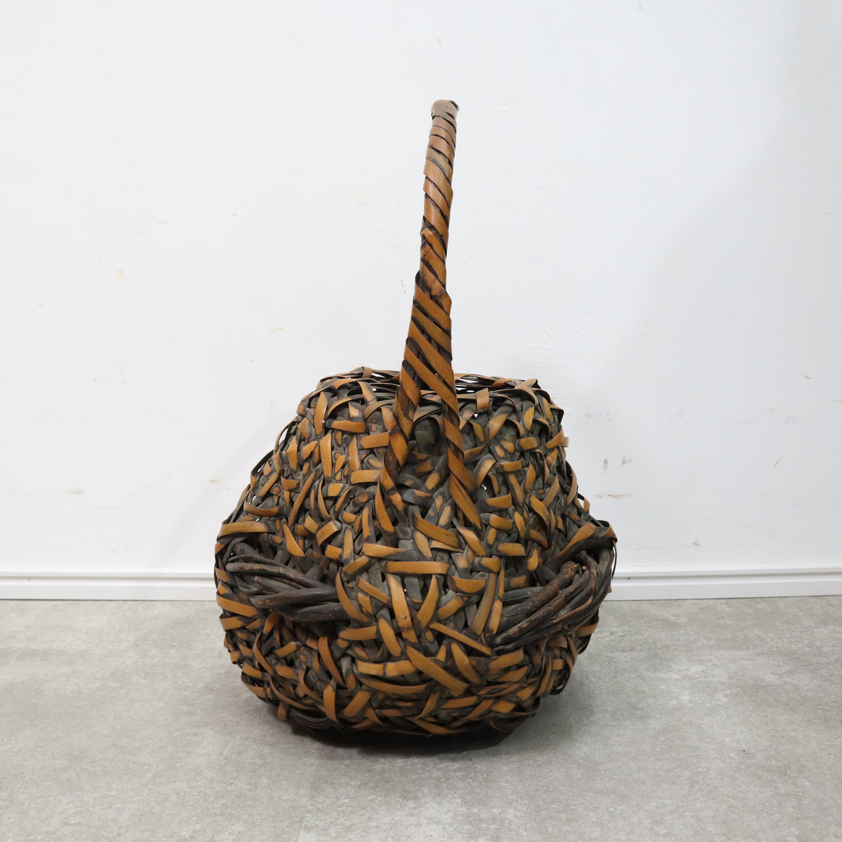 丁寧に編み込まれた花籠 – バナルオンラインショップ（BANUL）の通販ならBANUL